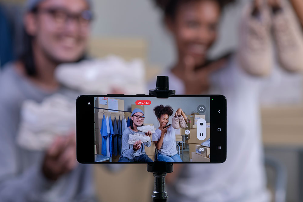 Live(stream) Shopping – Hype mit Potential – cmm360